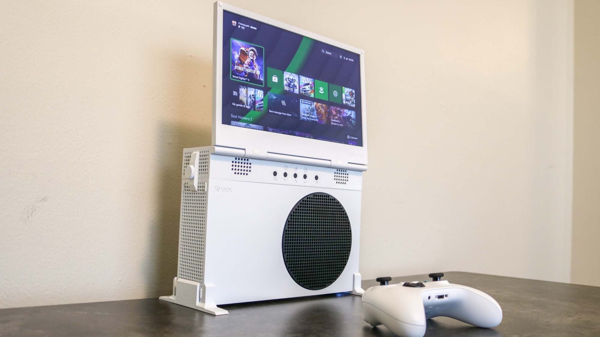 이 휴대용 모니터로 내 Xbox Series S를 게임용 노트북으로 변신시켰습니다.