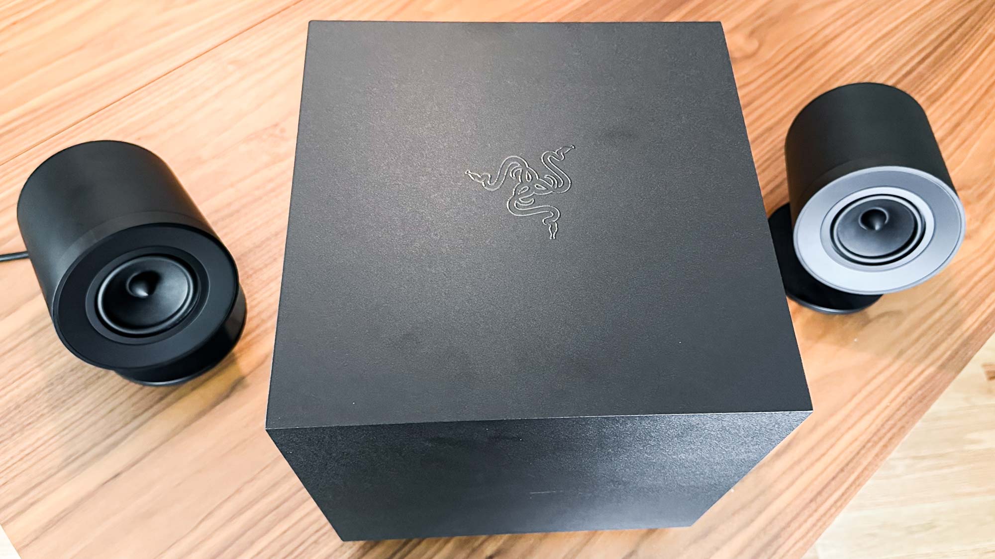 Razer Nommo V2 Pro 검토